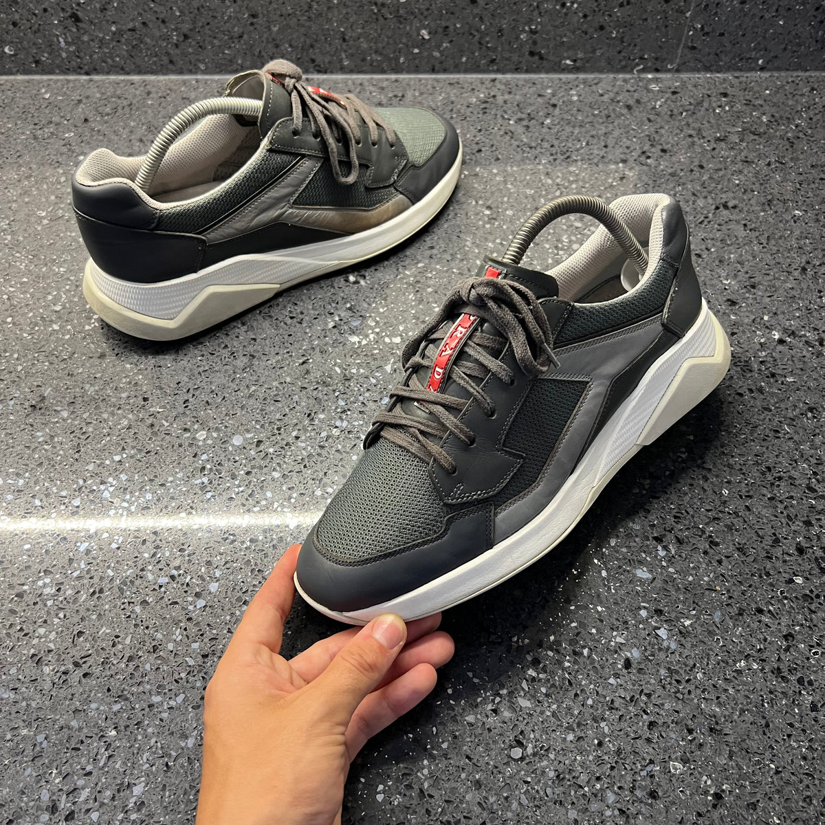PRADA MENS RUNNERS GREY EU 41.5 (FIT A UK 8 / 8.5) – Lovedkicks